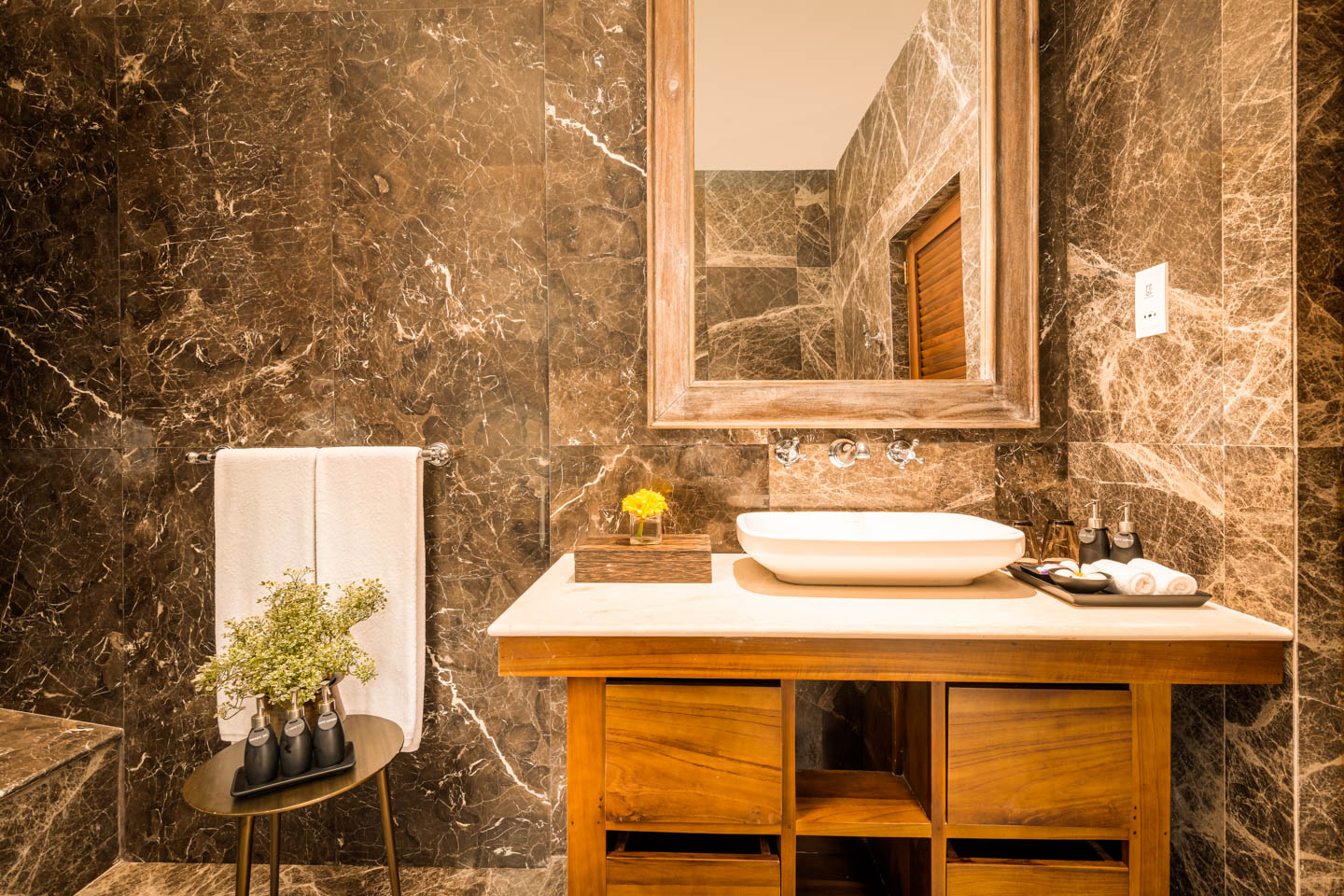 Ishq Colombo | Ceylon Haven | Best Rates Available